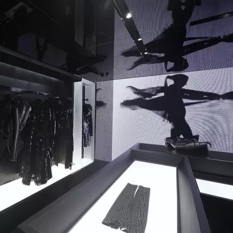 Gareth Pugh, Daytrip tarafından Hong Kong'da alışveriş yapıyor