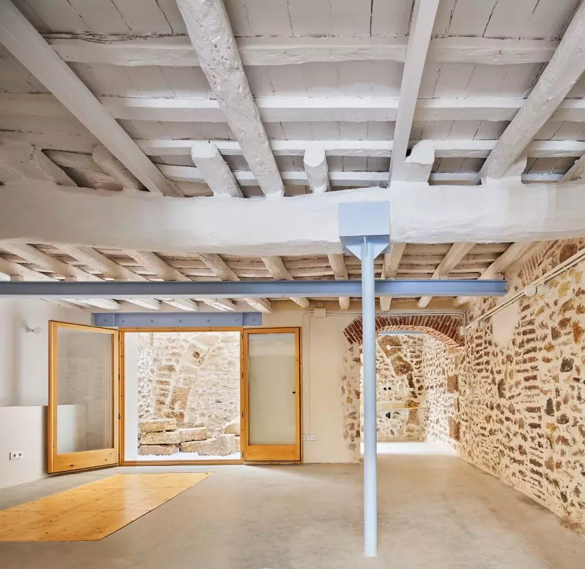 Prenova stare španske hiše Nua Arquitectures