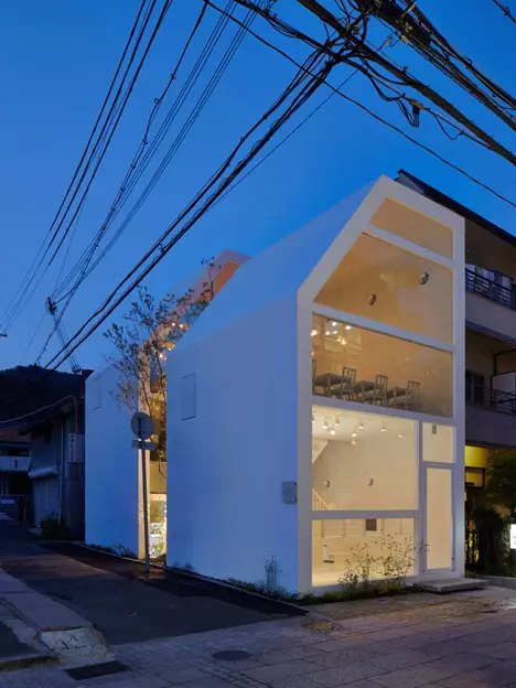 Yuko Nagayama kafejnīca un saldumu veikals L'Espoir Blanc