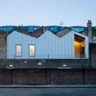 6 Broadway Market Mews gan Delvendahl Martin Architects