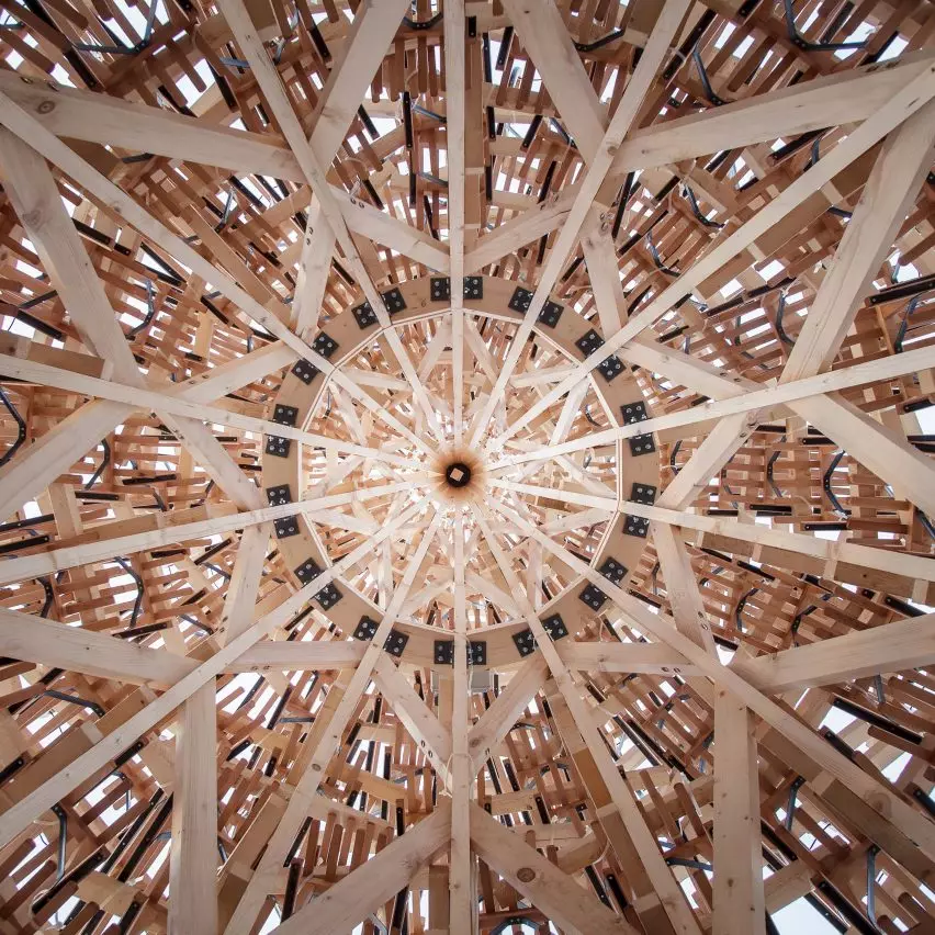 unom-labing-maayong-christmas-tree-roundup-_dezeen_1704_col_4