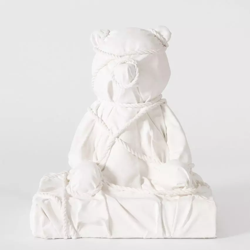 Daniel Arsham မှ 3018