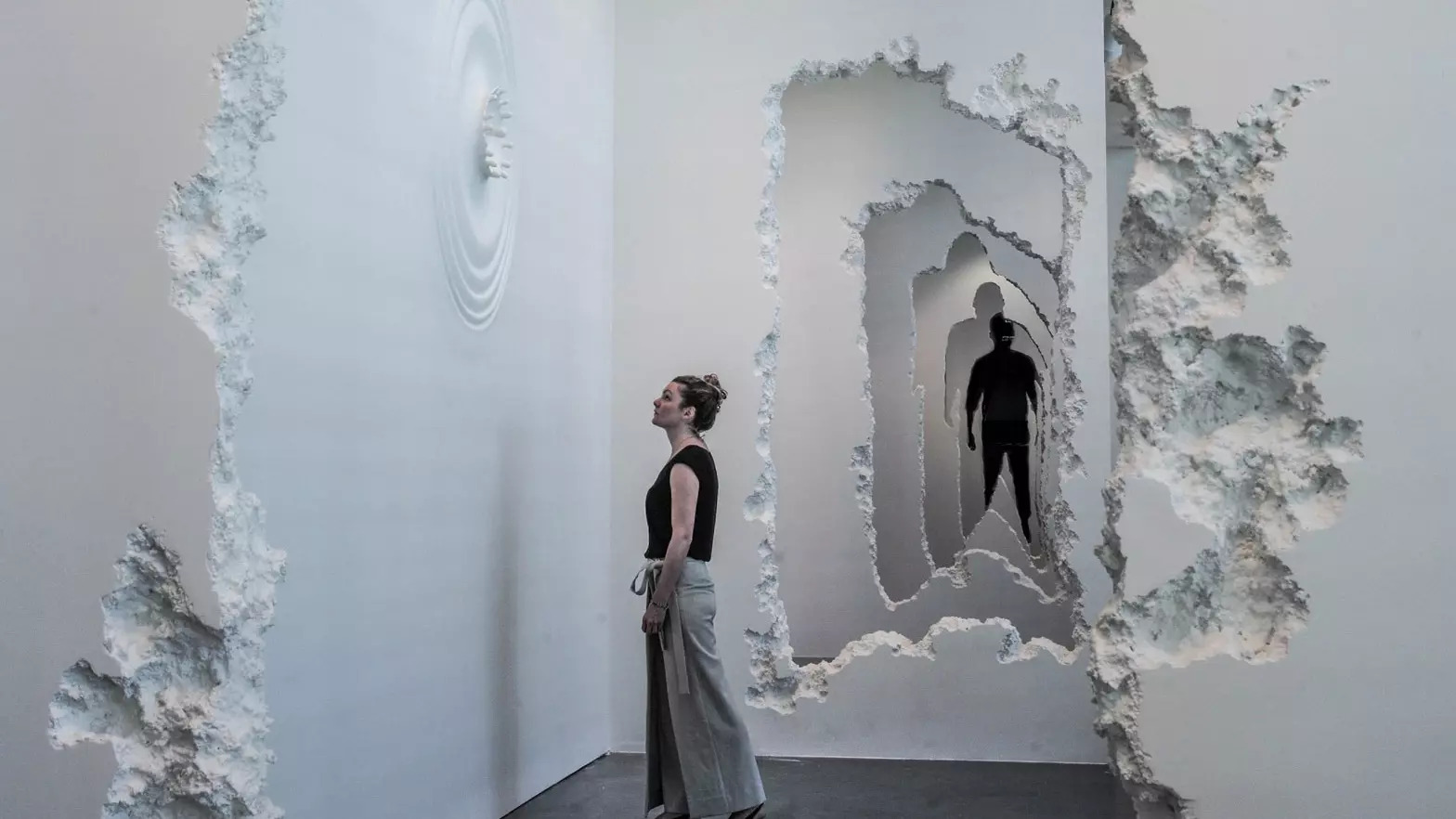 Daniel Arsham roep deurgestampte mure by SCAD op