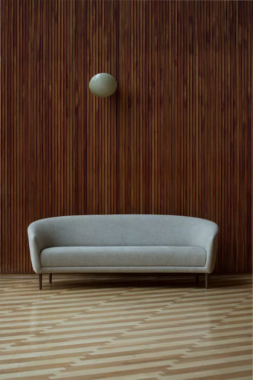 House of Finn Juhl bréngt Little Mother Sofa no 75 Joer nei 26421_4