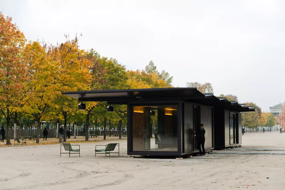 Instalación de kiosco no Jardin des Tuileries de Ronan e Erwan Bouroullec