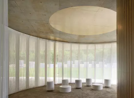 Rennes Metropole Crematorium los ntawm Plan01 Architects