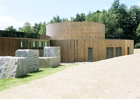 Rennes Metropole Krematorium von Plan01 Architects