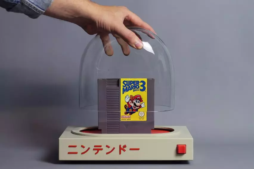 Love Hultén makket hillichdom oan Nintendo Entertainment System