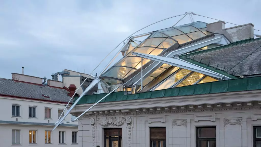 A Coop Himmelb(l)au Falkestrasse tetőtéri épülete "minden szabályt megszegett"