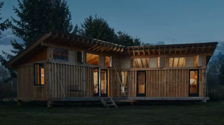 Kabin kayu kakeunaan di Drenthe, Walanda, ku Crafted Works
