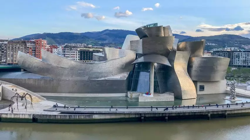 Frank Gehryn Guggenheim-museo Bilbaossa