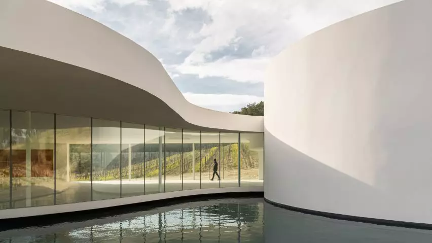 Paviljong på Château La Coste designet av Oscar Niemeyer