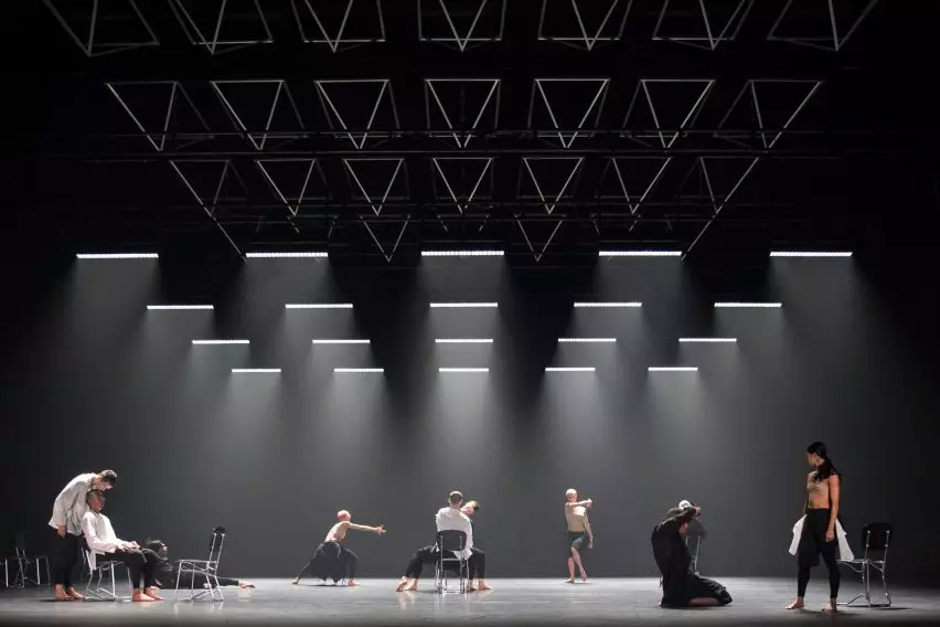 Aitor Throup entwirft „Kleidung, keine Kostüme“ für die Produktion von Wayne McGregor 27630_1