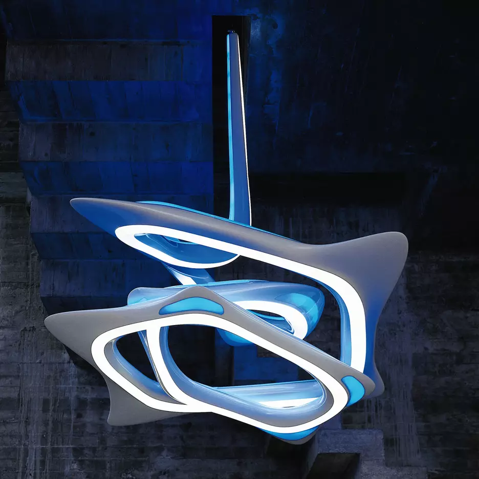 كان مصباح VorteXX المعلق للمهندسين المعماريين زها حديد وباتريك شوماخر هو أعلى مبيعات الإضاءة في المزاد