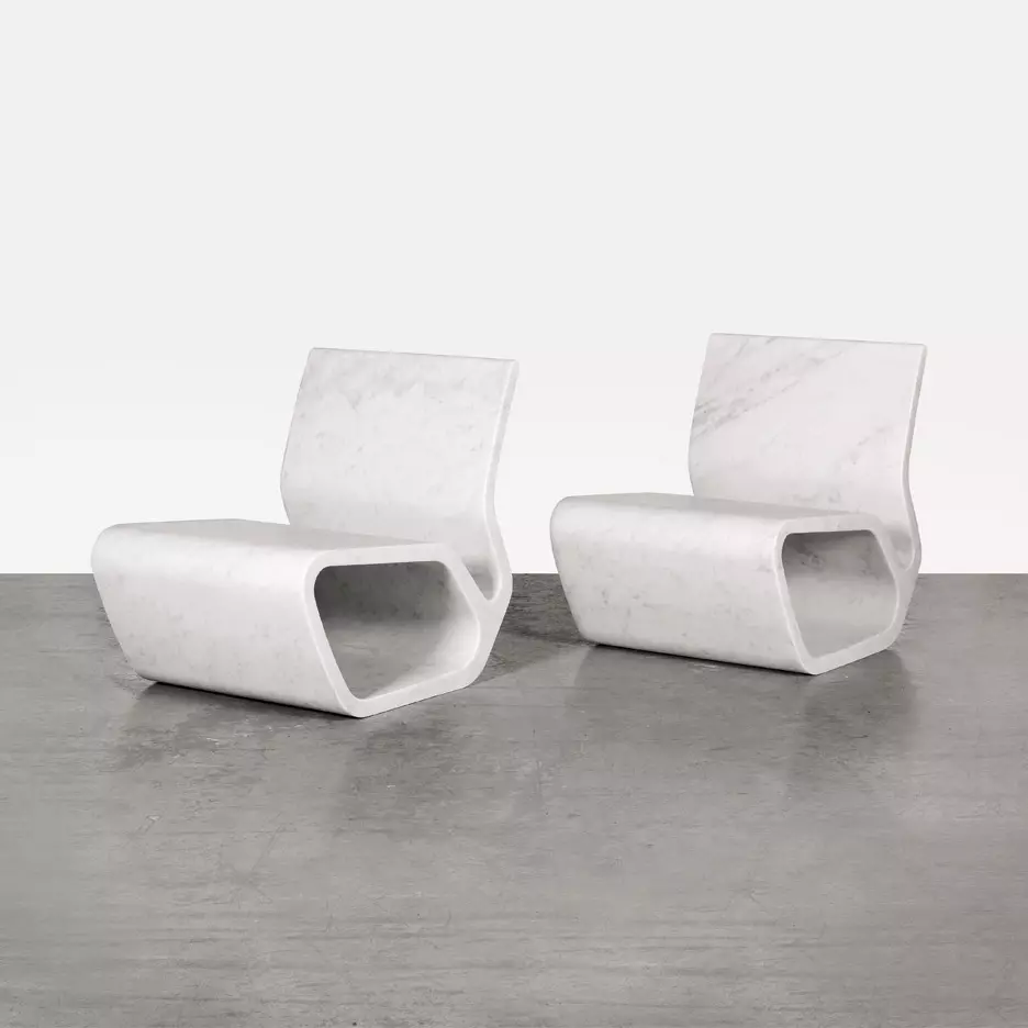 Экструдированные стулья от Марка Ньюсона