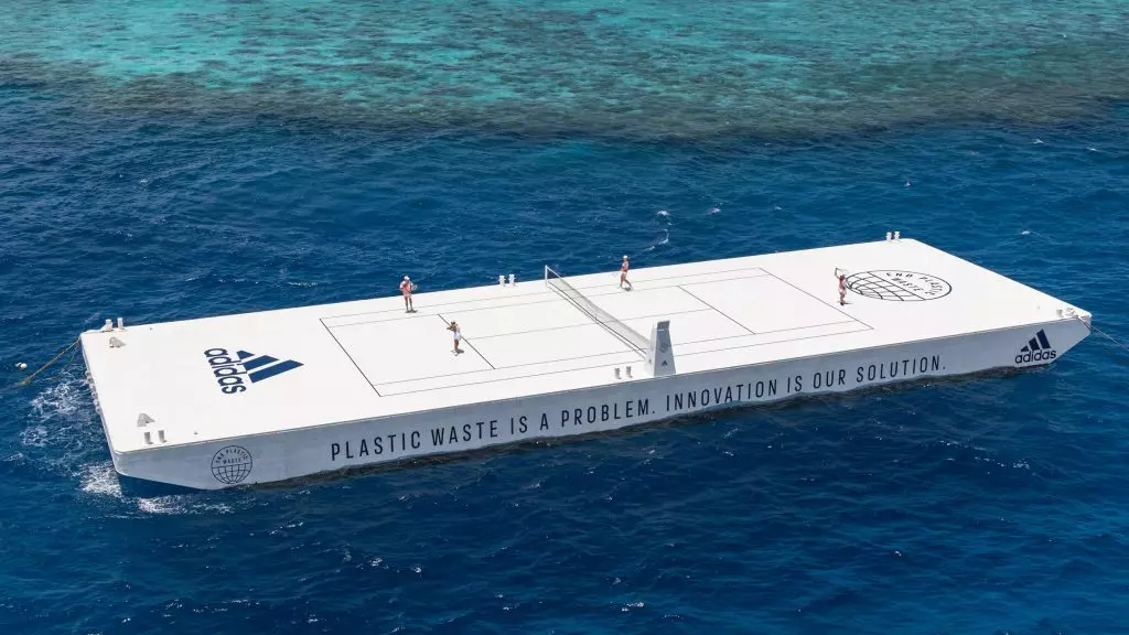 Adidas melancarkan gelanggang tenis terapung di Great Barrier Reef