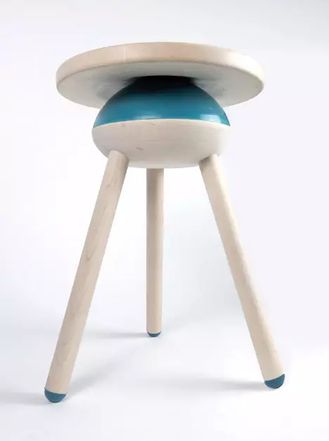 Oblio stool ni Meg Czaja