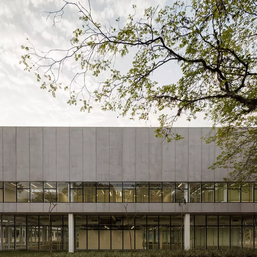 Ang Metro ay nagdagdag ng science building sa Niemeyer-designed tech campus sa Brazil