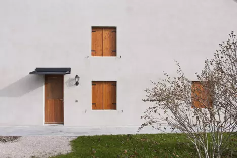 Maison à Douvaine troch Frei Rezakhanlou Architects