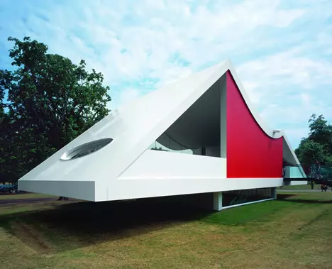 Serpentine Gallery Pavilion 2003 โดย Oscar Niemeyer