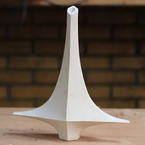 Mehaho ea Oscar Niemeyer e theohile ka har'a vase