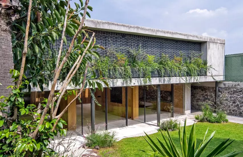 Exterior Mexican renovation project ni Viga Arquitectos