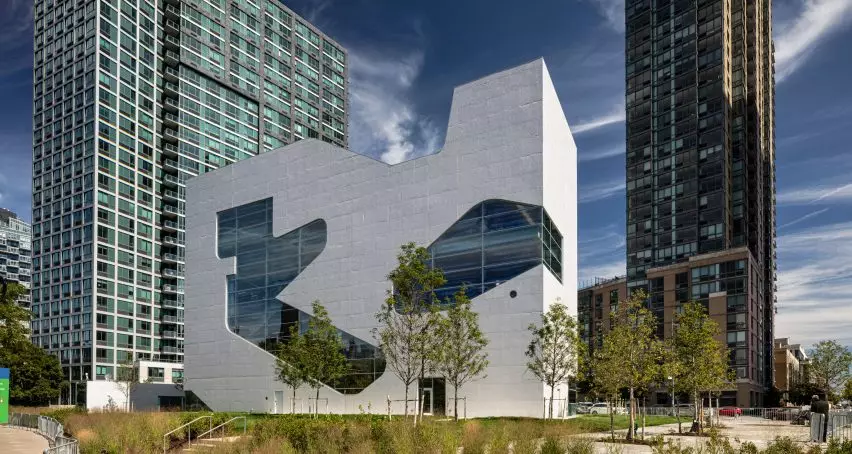 Queens Library at Hunter's Point ដោយស្ថាបត្យករ Steven Holl