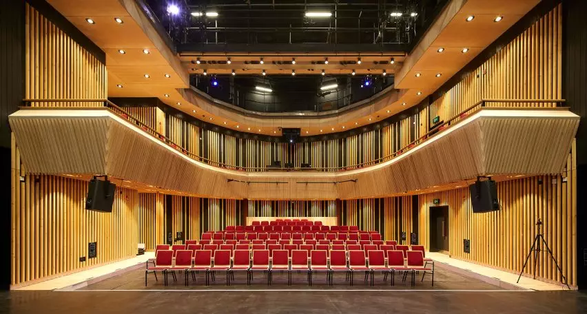 Auditorium oleh Tate+Co