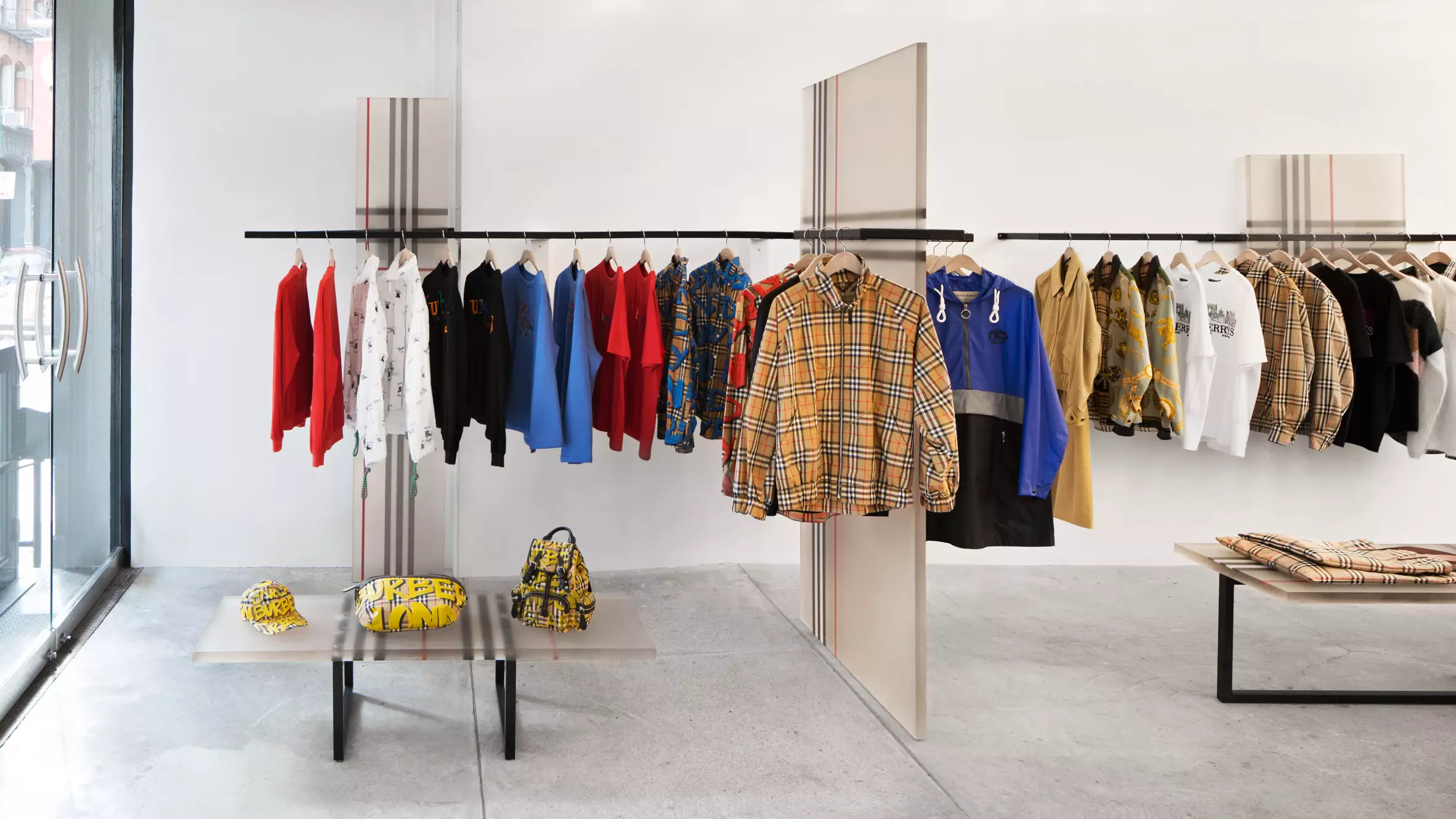 Burberry plaid gegoten als hars voor openingsceremonie displays