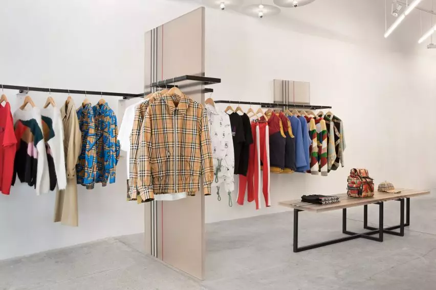 Burberry x OC installatie door Sabine Marcelis