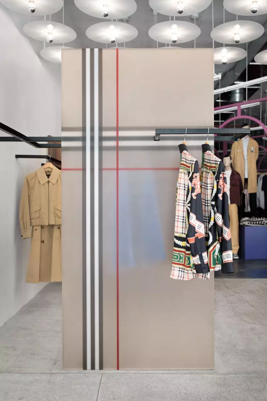 Burberry x OC installatie door Sabine Marcelis