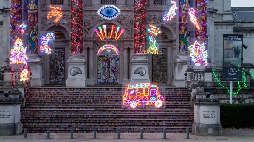 Staircase of the Remembering A Brave New World installation ni Chila Kumari Sigh Burman para sa Tate Britain