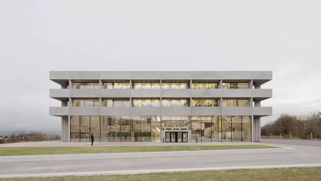 Kaan Architecten modella il centro geologico in Germania su "blocco di pietra"