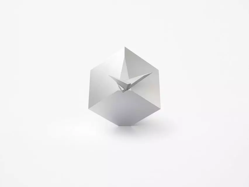 Nendo's Cubic Clock yana bayyana kawai