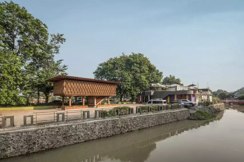 Shau द्वारा Microlibrary Warak Kayu Semarang, Indonesia मा स्थित छ