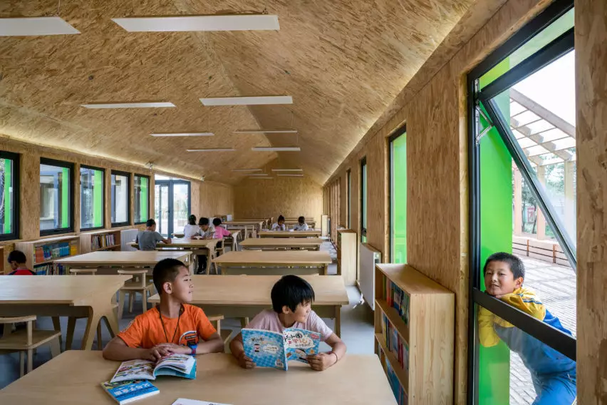 Huxia Star Library nipasẹ Dots Architects