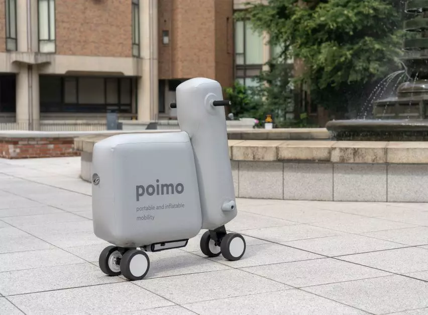 Poimo estas plenblovebla elektra skotero kiu povas esti transportita ene de tornistro