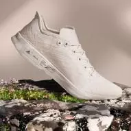 Futurecraft.Onye na-enye ọzụzụ ụkwụ nke Adidas na Allbirds