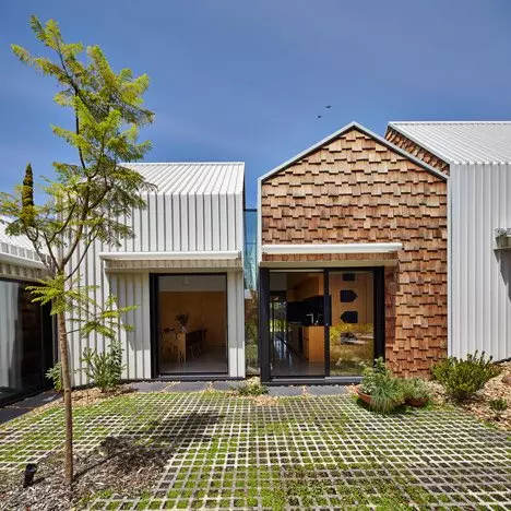 Des bardeaux en forme de diamant, festonnés et en forme de brique recouvrent la maison de Melbourne par Austin Maynard Architects 30441_12