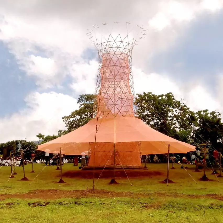 Warka Water Tower por Warka Water Inc