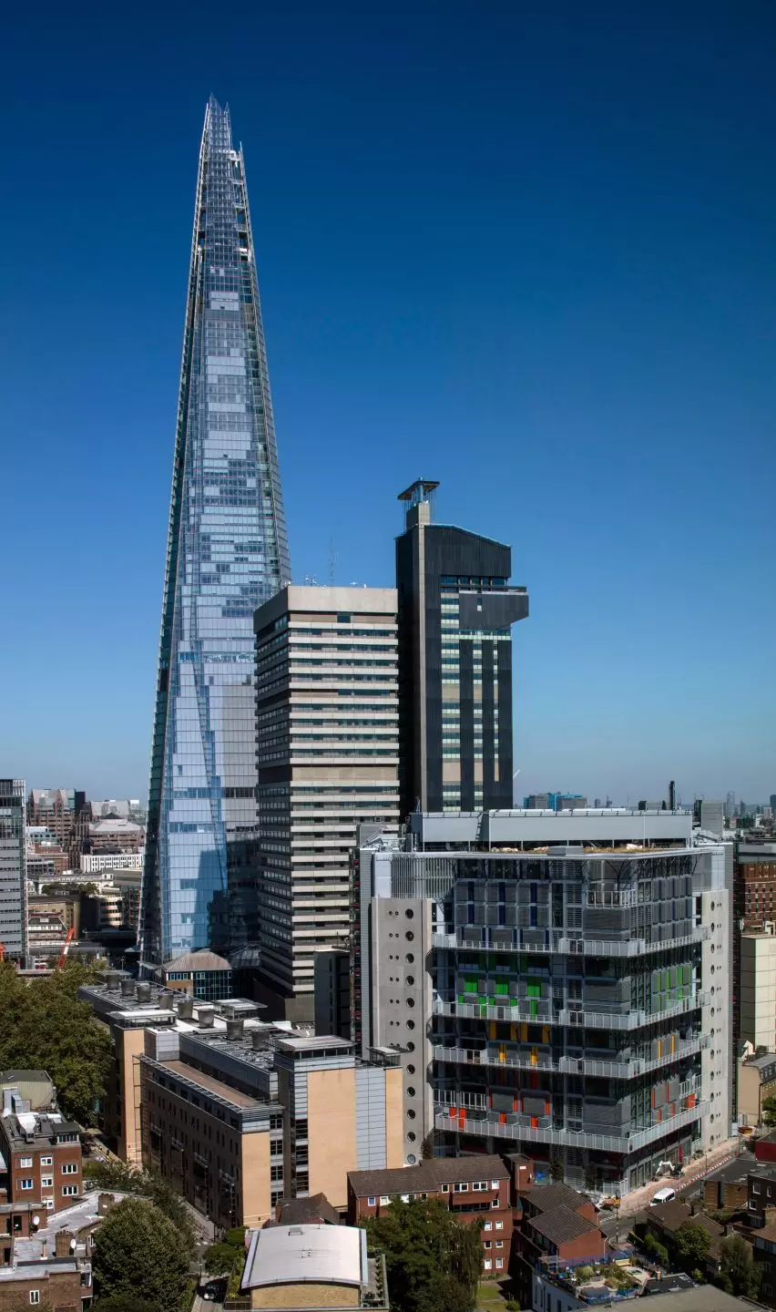 Il centro per la cura del cancro da 160 milioni di sterline di Rogers Stirk Harbour apre all'ospedale di Londra