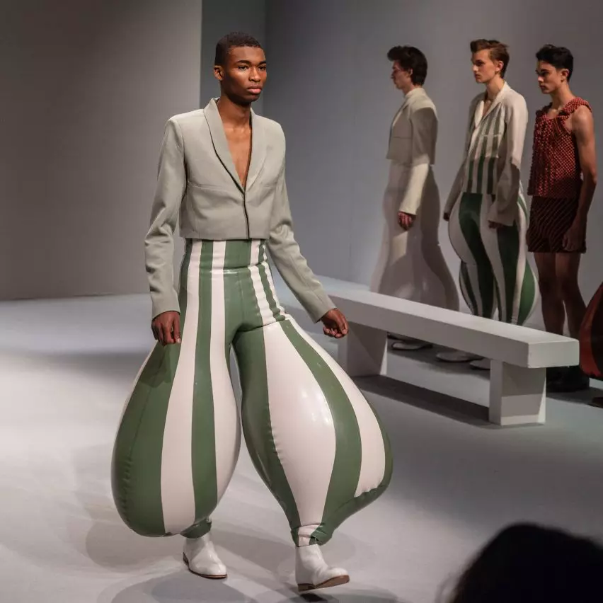 Le top 10 des créations de mode non conventionnelles de Dezeen en 2020 30807_3