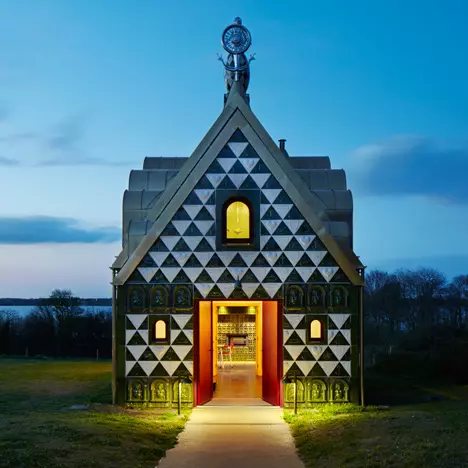 A House for Essex, kirjoittaneet FAT ja Grayson Perry