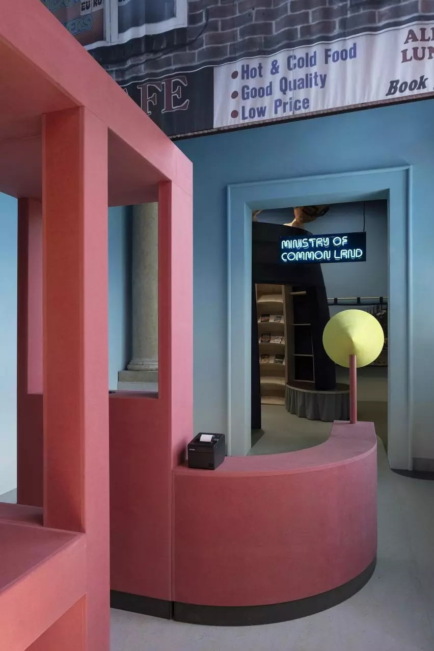 भेनिस आर्किटेक्चर Biennale मा ब्रिटिश प्याभिलियन भित्र एक स्थापना