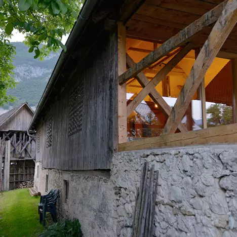 Alpine-Barn-Apartment-by-OFIS_dezeen_468_3