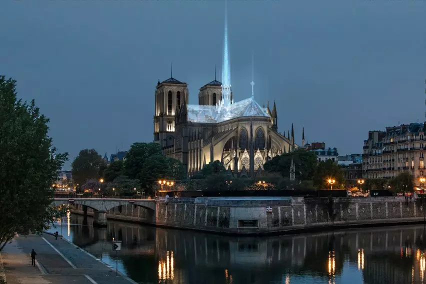 Imọran Inc mẹjọ fun Katidira Notre-Dame ni gilasi igbekalẹ