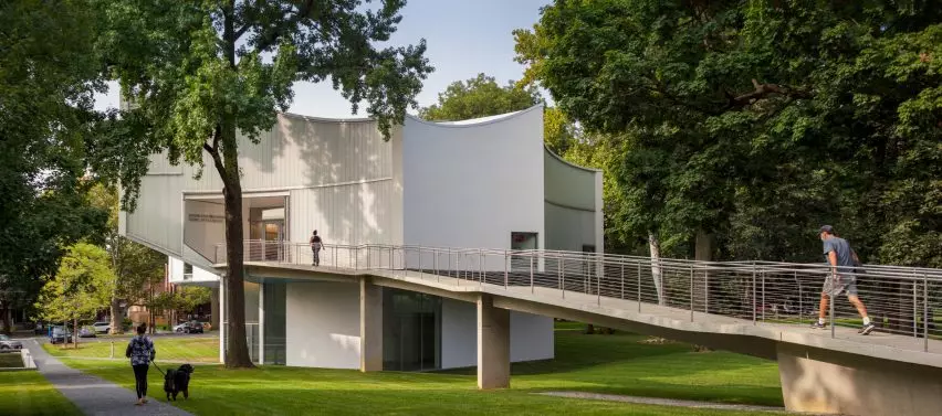 Winter Visual Arts Building deur Steven Holl Architects in Lancaster, Pennsylvania