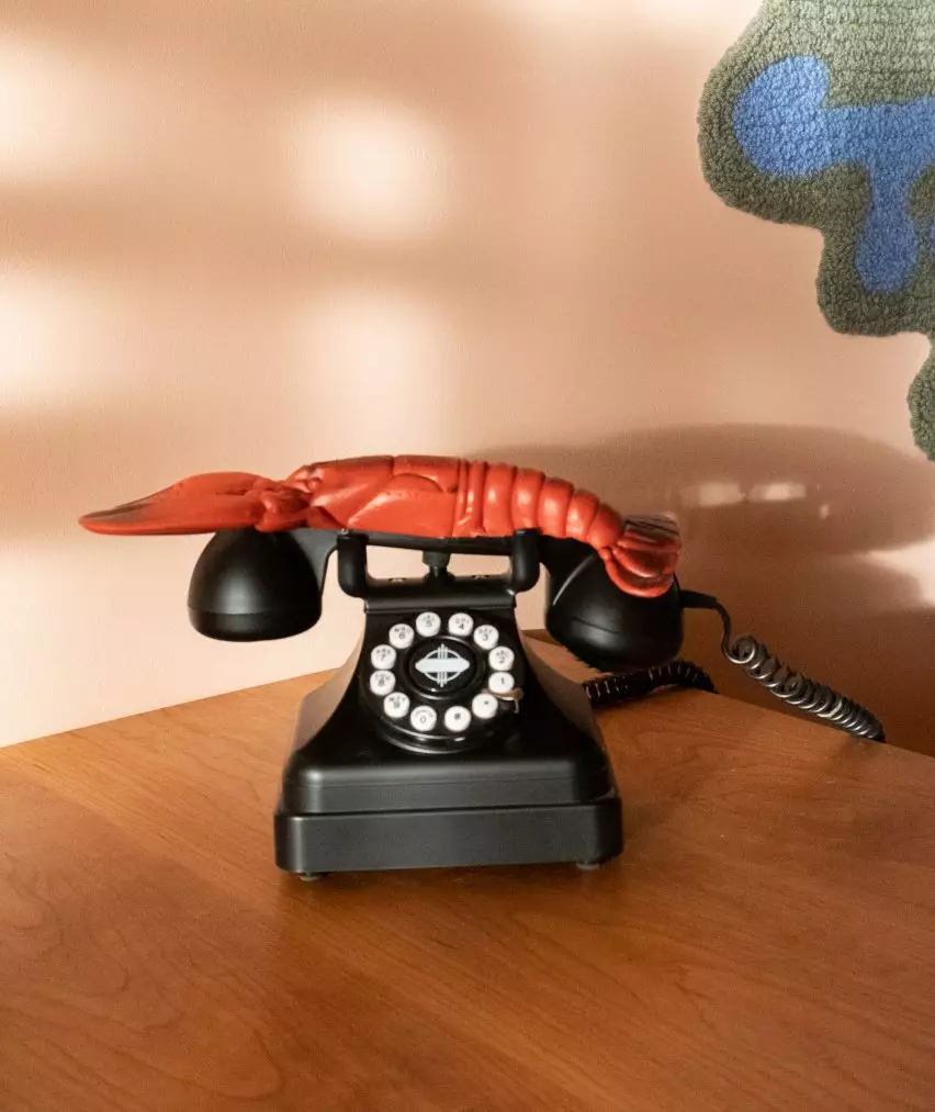 Телефон за омари, информиран от Салвадор Дали
