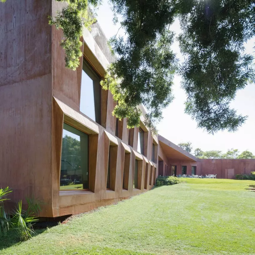 السفارة السويسرية في كينيا بواسطة Roeoesli Maeder Architekten