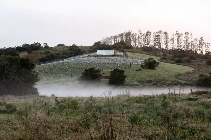 Приюти за ландшафтен хотел Sacromonte от MAPA Architects